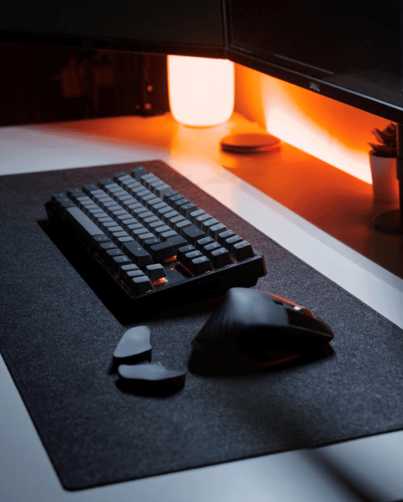 Curved Monitor Desk Setup - Setupedia