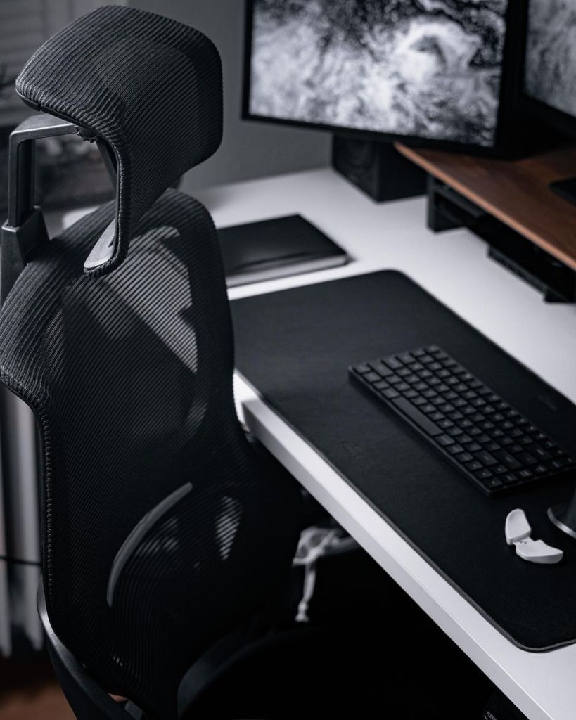 Curved Monitor Desk Setup - Setupedia